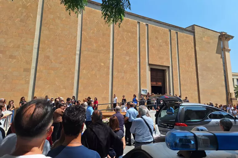 Castelvetrano - Folla ai funerali di Mary Bonanno, uccisa dal marito