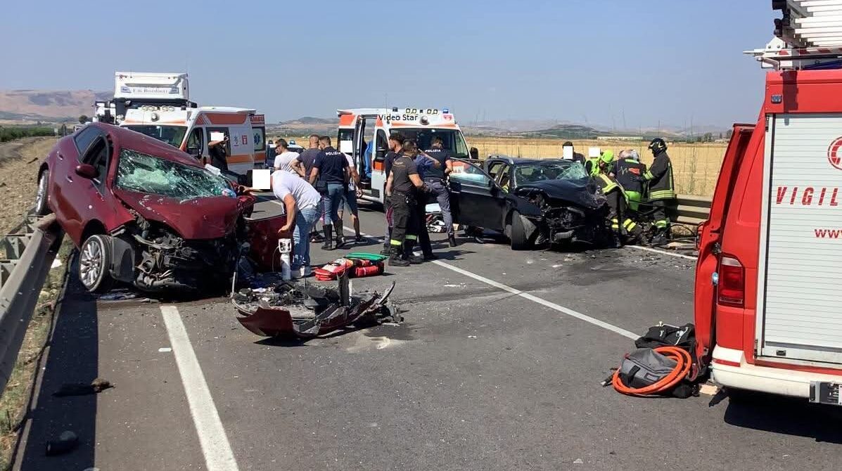 Scontro frontale sulla SS 417: due feriti, interviene l'elisoccorso